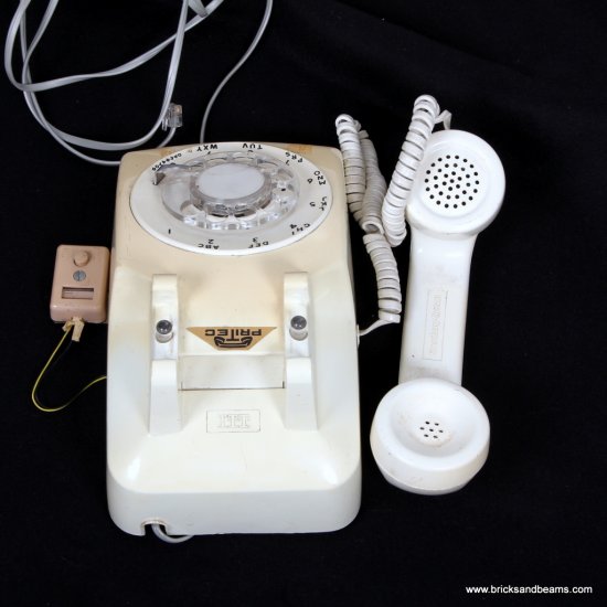 Vintage Ivory ITT Rotary Phone w RJ11 Cord