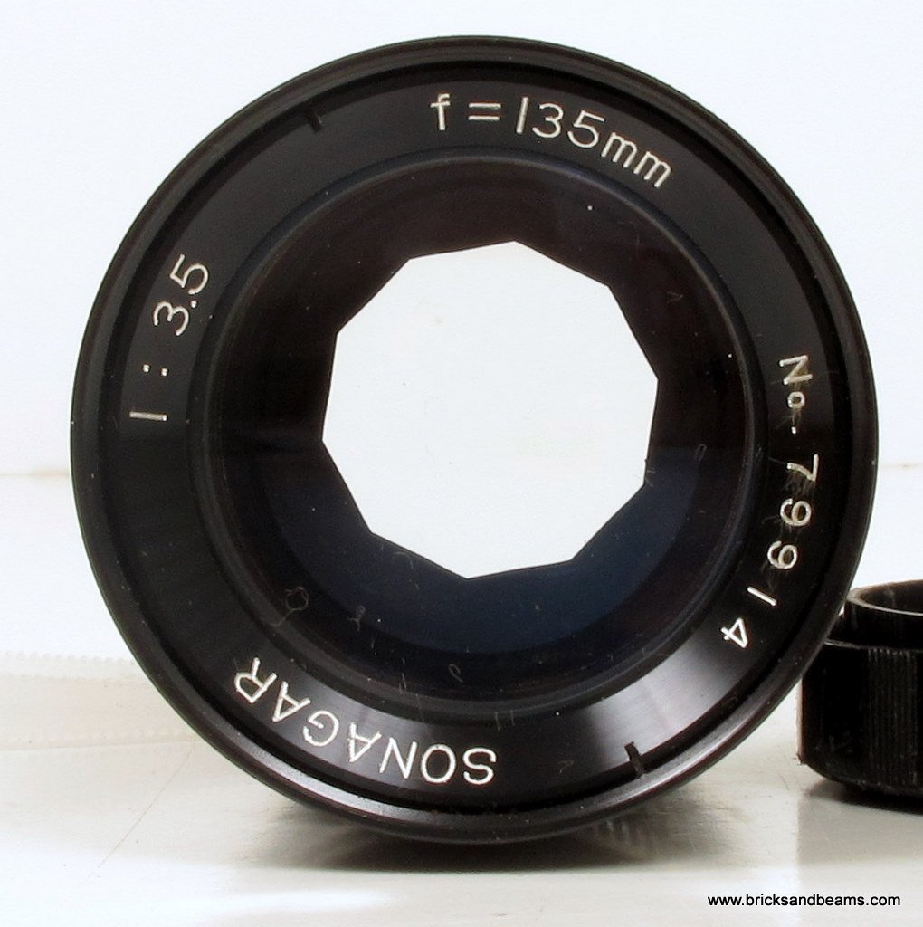 Minolta SR Mount Sonagar 135mm f 3.5 Lens w Caps