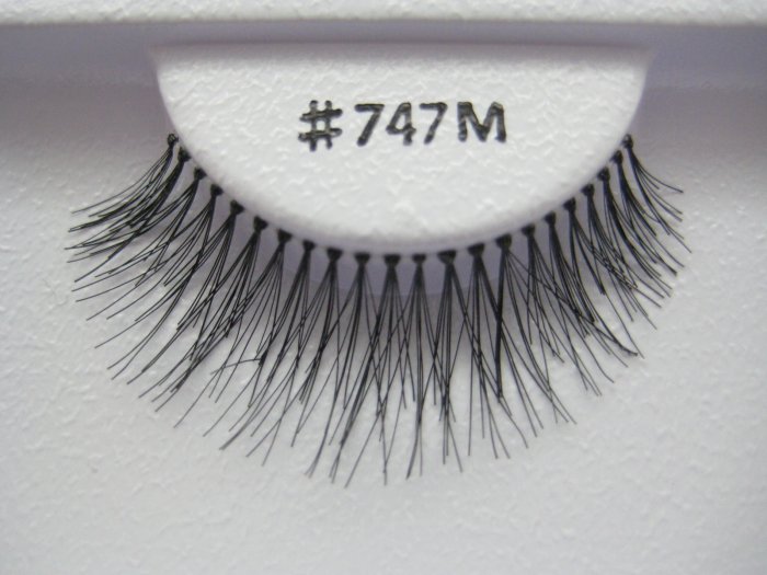 FALSE EYELASHES 747M [Comparable to MAC 4]