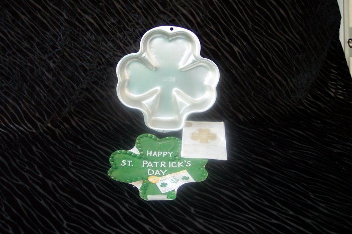 Shamrock Cake Pan - by Wilton -- 2105-185 -- 2002