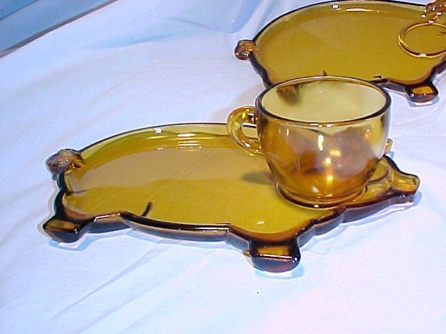 Tiara Glassware -- Little Piggy Snack Set (2 sets available)