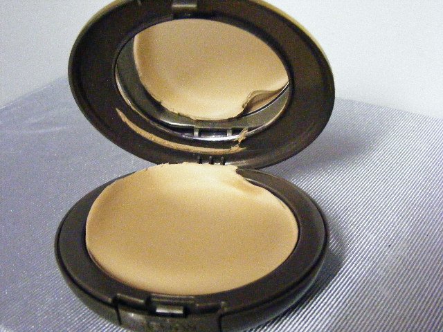 Revlon New Complexion One-Step Compact Makeup 03 Sand Beige Foundation ...
