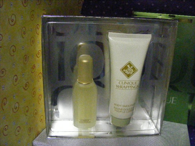 Clinique Wrappings Perfume & Perfumed Body Lotion Set