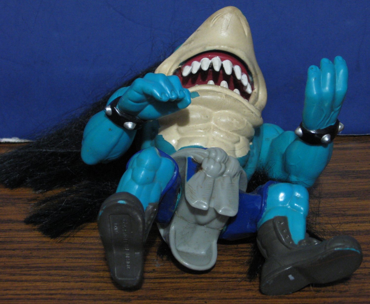 SOLD - Street Sharks Rox - Mako Shark 1995 Vintage 6" Streetwise Designs
