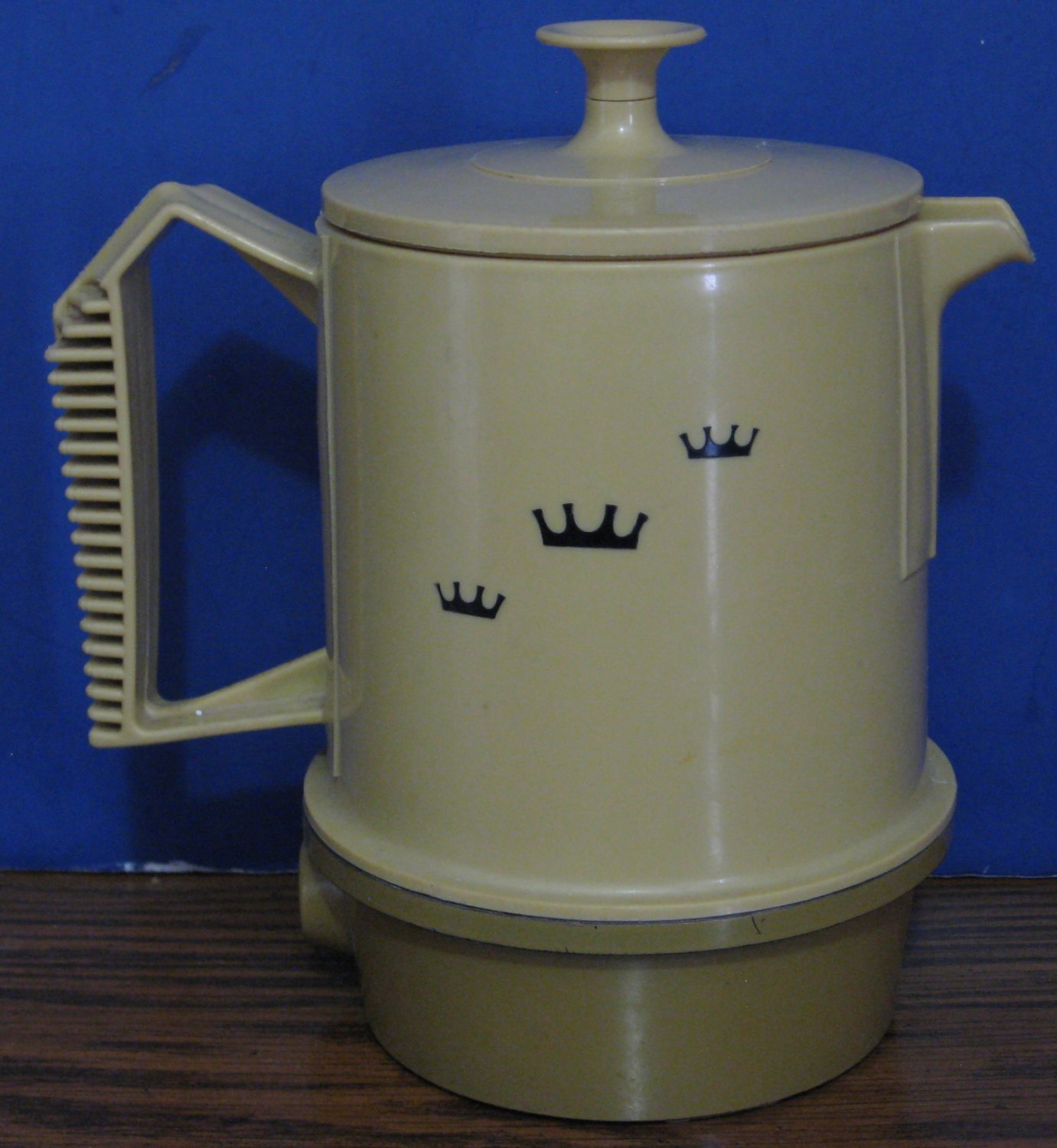 Royal Poly Perk 2 - 4 Cup Electric Coffee Percolator - 1970s Vintage