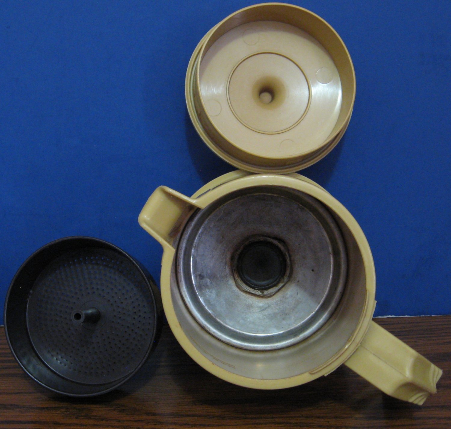 Royal Poly Perk 2 - 4 Cup Electric Coffee Percolator - 1970s Vintage