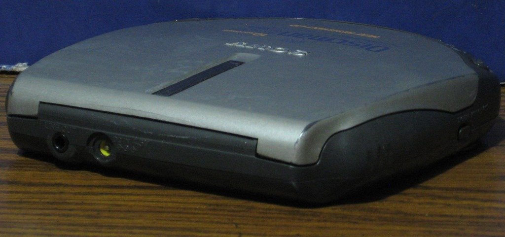 SOLD - Sony D-E301 Discman Personal CD Player CD Walkman - 1997 Vintage