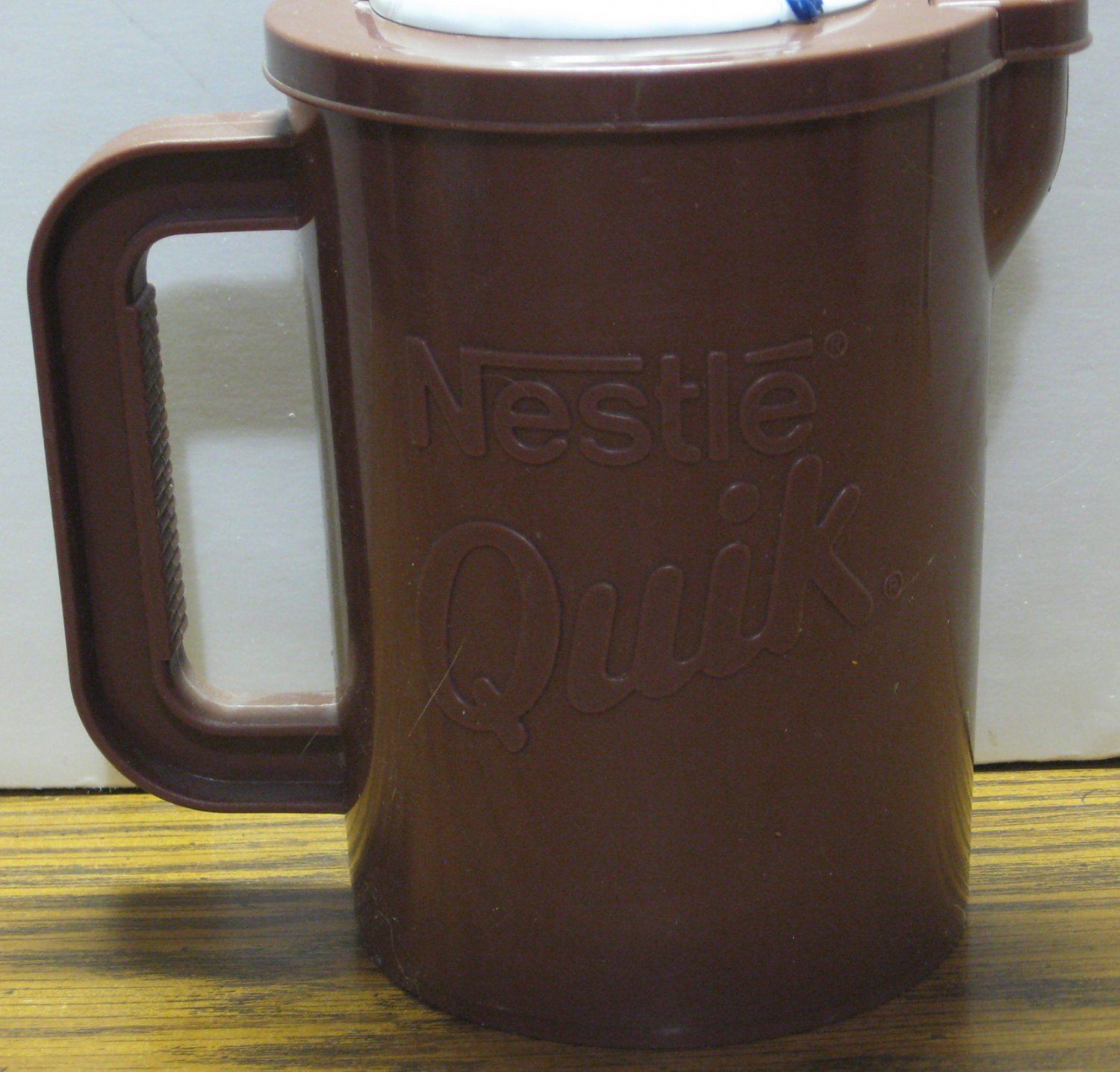 SOLD - Nestle Quik Self Stirring Chocolate Milk Mixer Pitcher - 10 ...