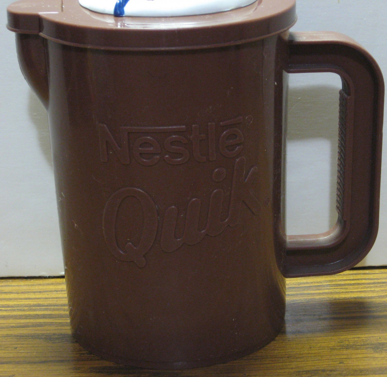 SOLD - Nestle Quik Self Stirring Chocolate Milk Mixer Pitcher - 10 ...