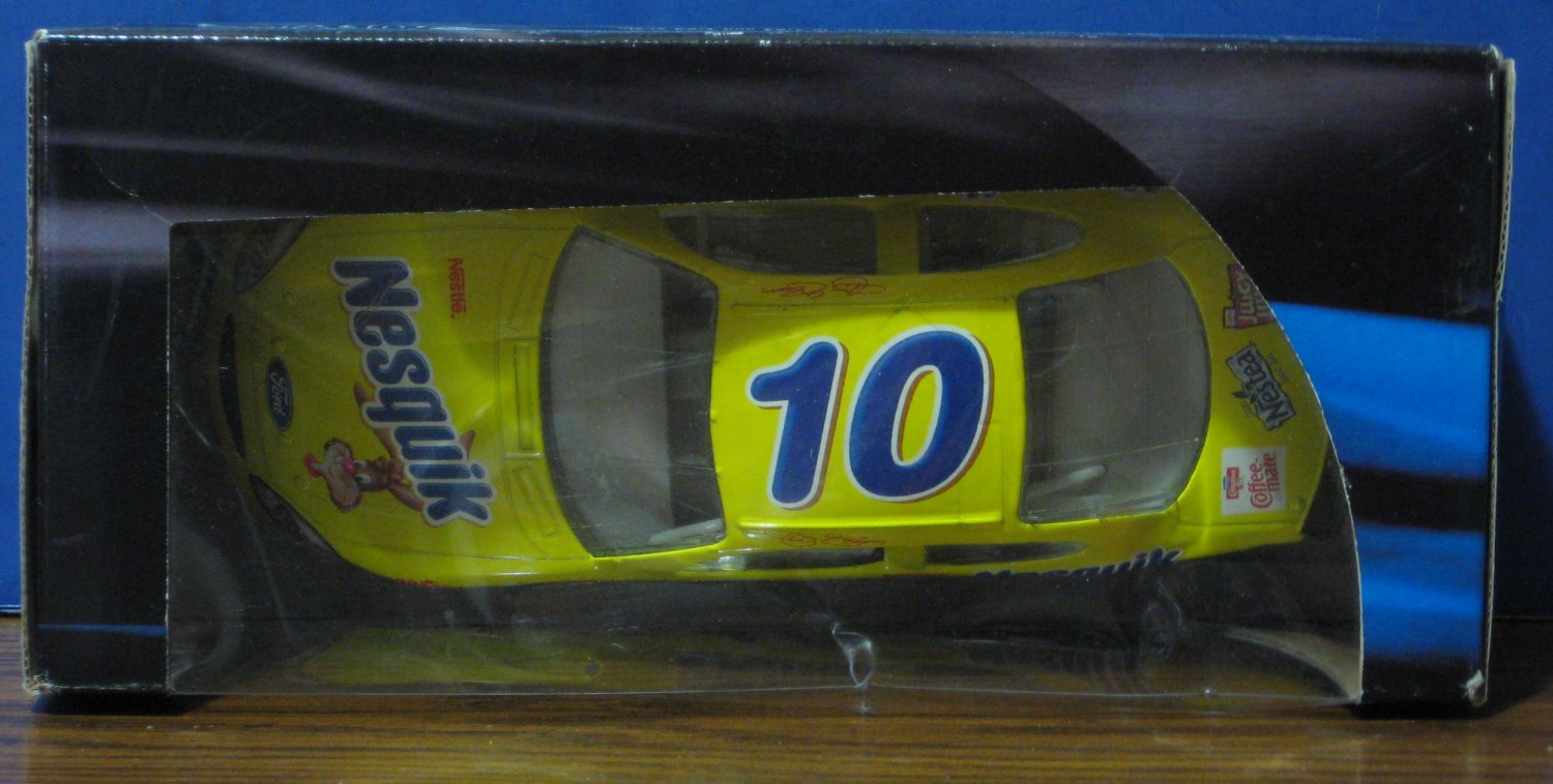 Hot Wheels 1:24 Scale Nesquik Nascar Car 52856 - New in Box - 2001 Vintage