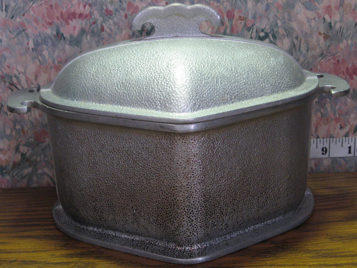 Guardian Service Hammered Aluminum Triangular Soup Pot and Lid - 1930s ...