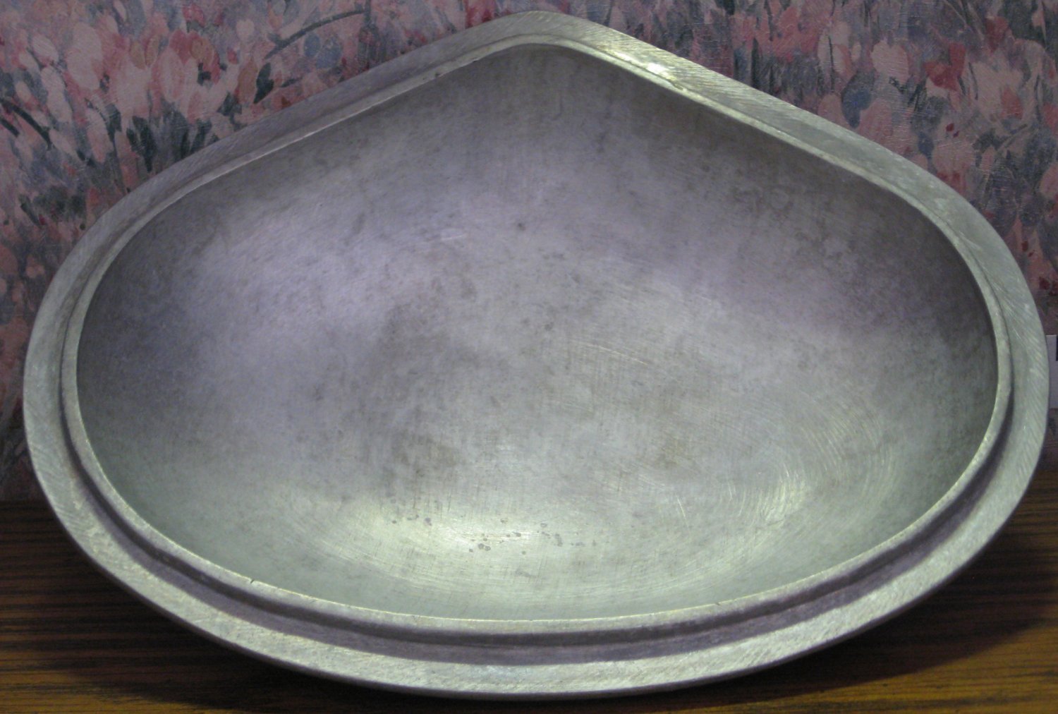 Guardian Service Hammered Aluminum Triangular Soup Pot and Lid - 1930s ...
