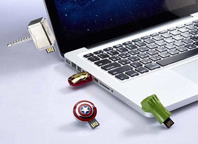 The AVENGERS USB Flash Drive Captain America Shield 8GB