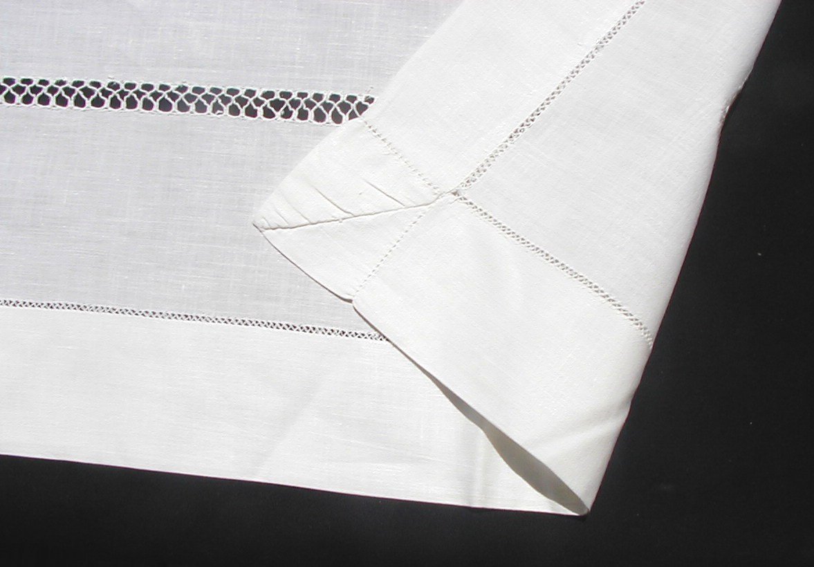 Vintage Drawnwork Linen Tea Tablecloth 34 X 28