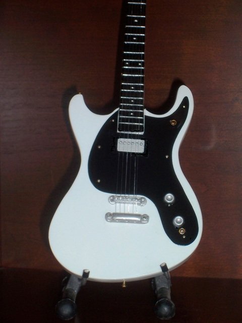 THE RAMONES JOHNNY RAMONES Miniature MOSRITE Guitar Memorabilia ...