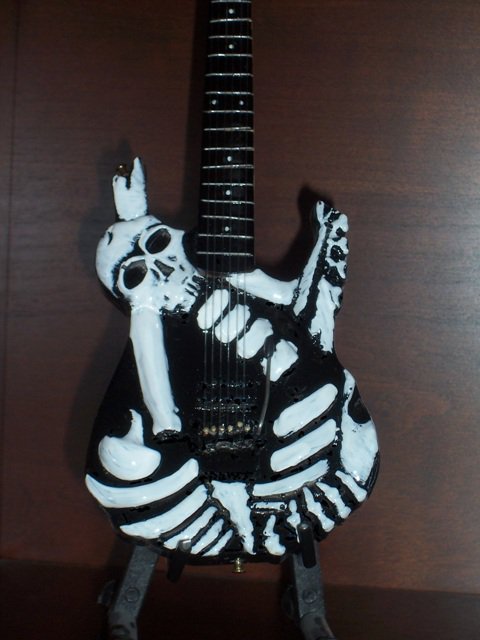 GEORGE LYNCH Mini Famous J FROG Guitar Memorabilia Collectible Gift