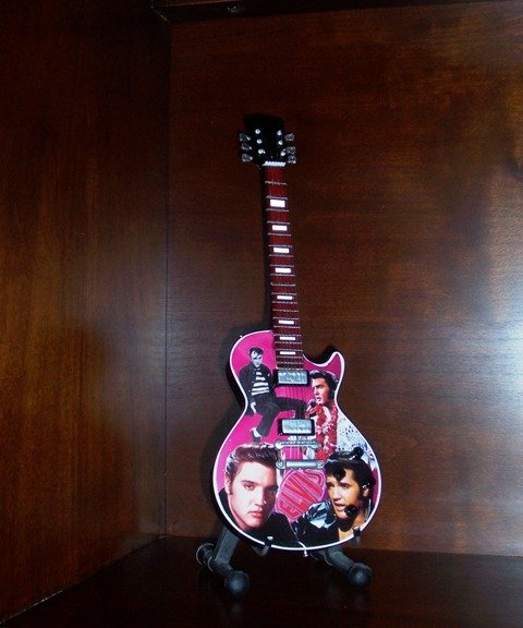 ELVIS PRESLEY Mini Guitar Memorabilia Collectible Gift PORTRAIT