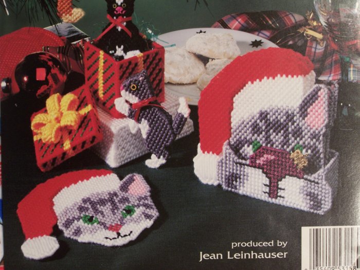 Free Shipping US Christmas Cats Plastic Canvas Patterns 3158 Kittens Cat