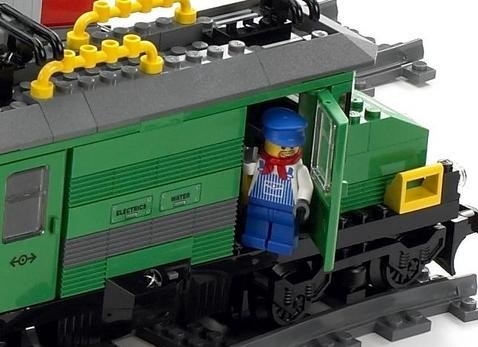 LEGO 7898~CARGO TRAIN~LEGO CITY~DELUXE REMOTE CONTROL TRAIN SET NEW!