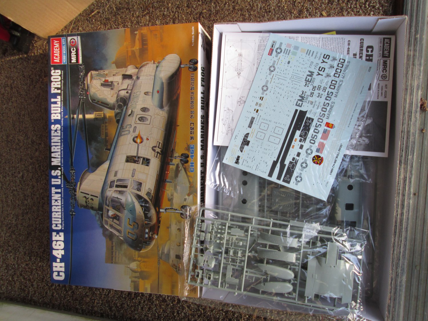 Academy/MRC CH-46E Marines "Bull Frog" Helicopter 1/48 scale