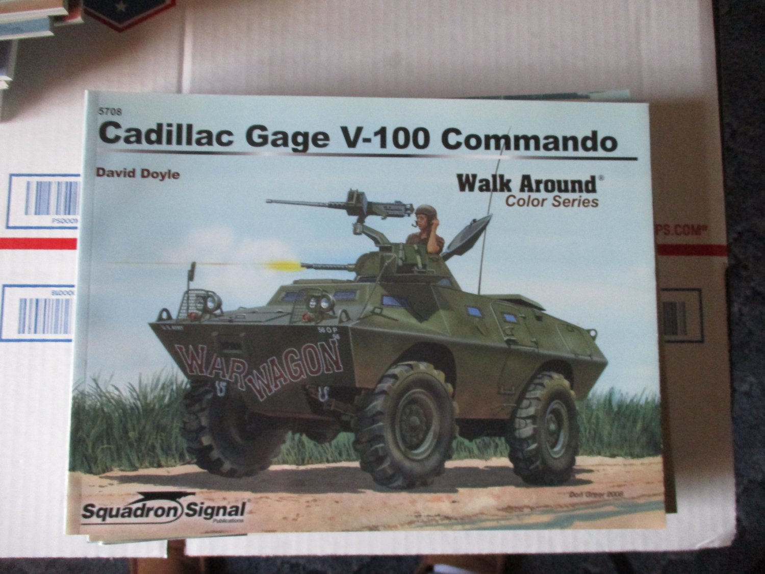 CADILLAC GAGE V-100 COMMANDO WALK AROUND (SC) - SQUADRON SIGNAL BOOKS ...