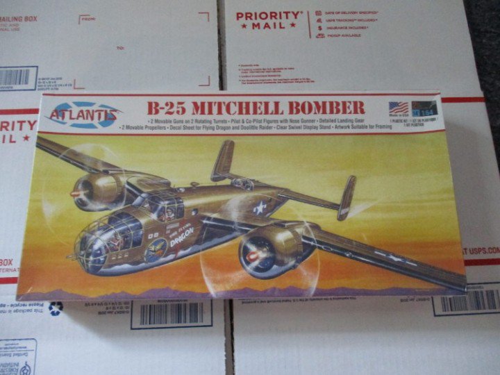 Atlantis B-25 Mitchell Bomber 1/64 scale