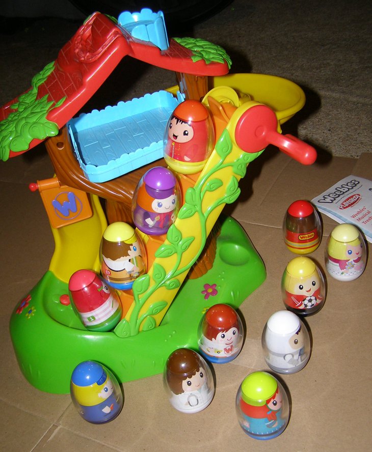 Playskool Weebles Tree house playground + 12 weeble wobble figures
