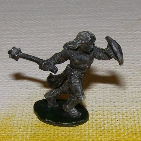 Ral Partha painted female Drow fighter with mace dungeon figure 25mm