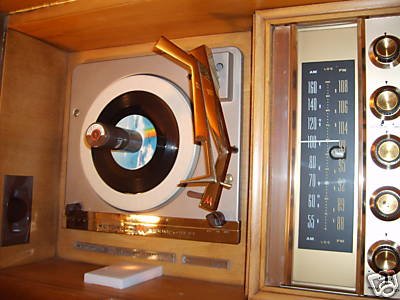 Vintage Estate Motorola Console Record Player & AM/FM