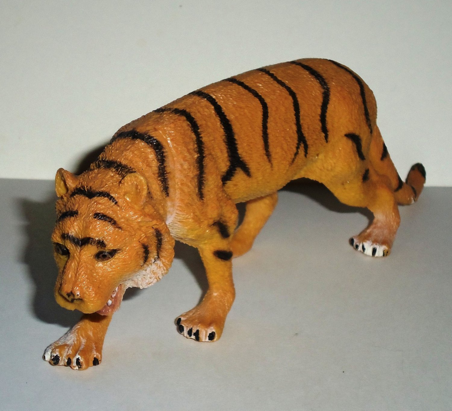 7" Long 2.5" Tall Plastic Tiger Toy Animal Figure Loose Used