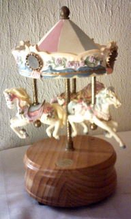 CAROUSEL MUSIC BOX 3 HORSES - CAROUSEL COLLECTION 4TH EDITION