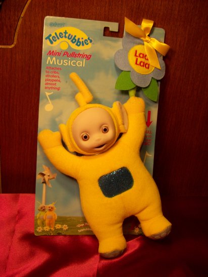 1998 Eden TELETUBBIES LAA-LAA 9 1/2" Cuddly Plush with Flower Crib ...