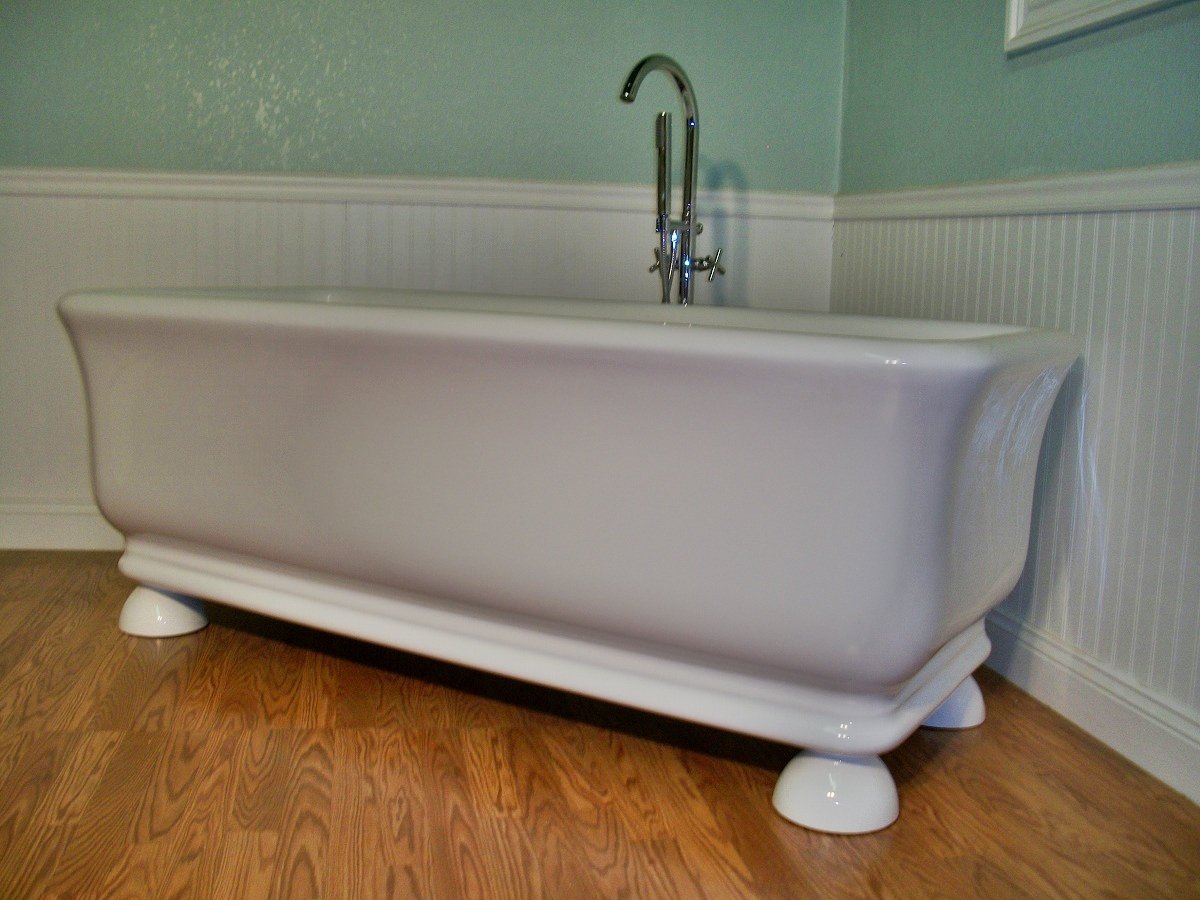 Jovin Free Standing Pedestal Unique Designer Bathtub clawfoot tub