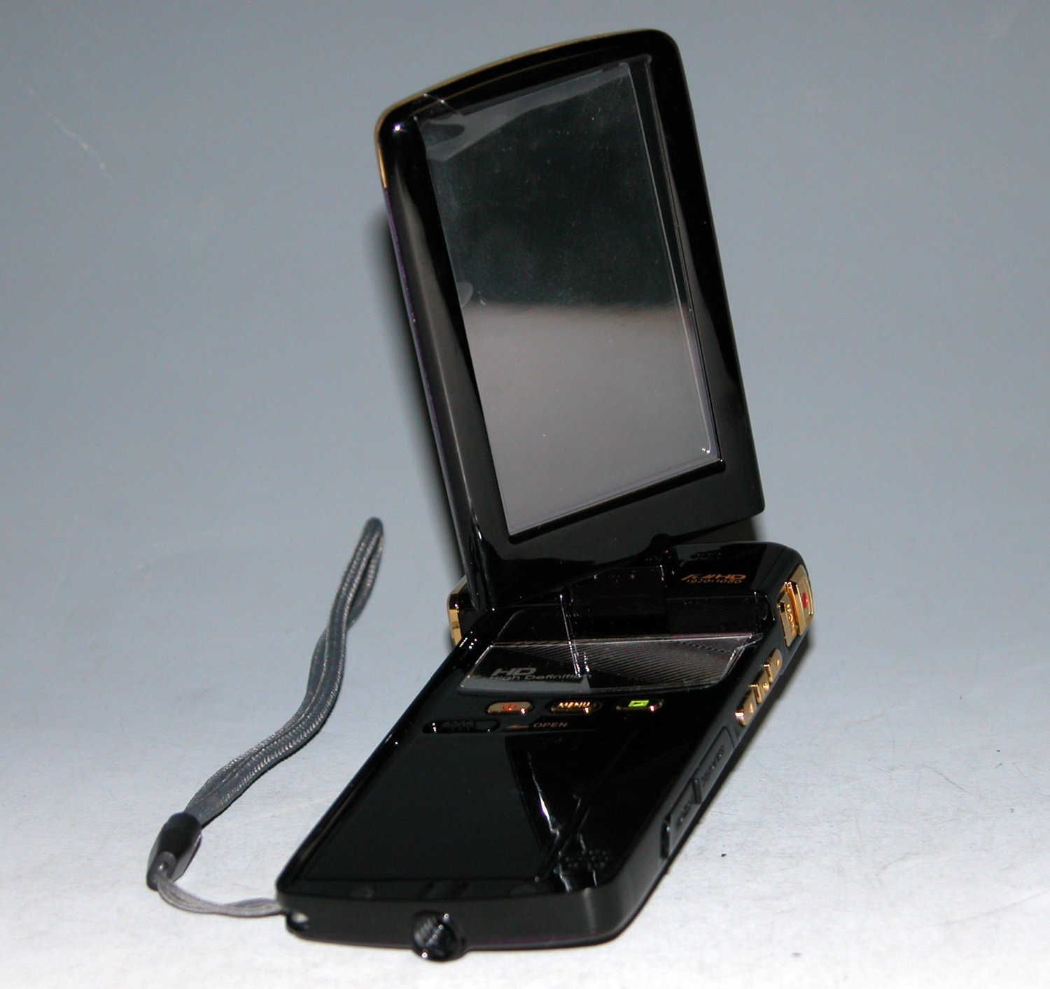 DXG Luxe Collection DXG-5C8V HD 1080P 5MP Video Camcorder - Purple