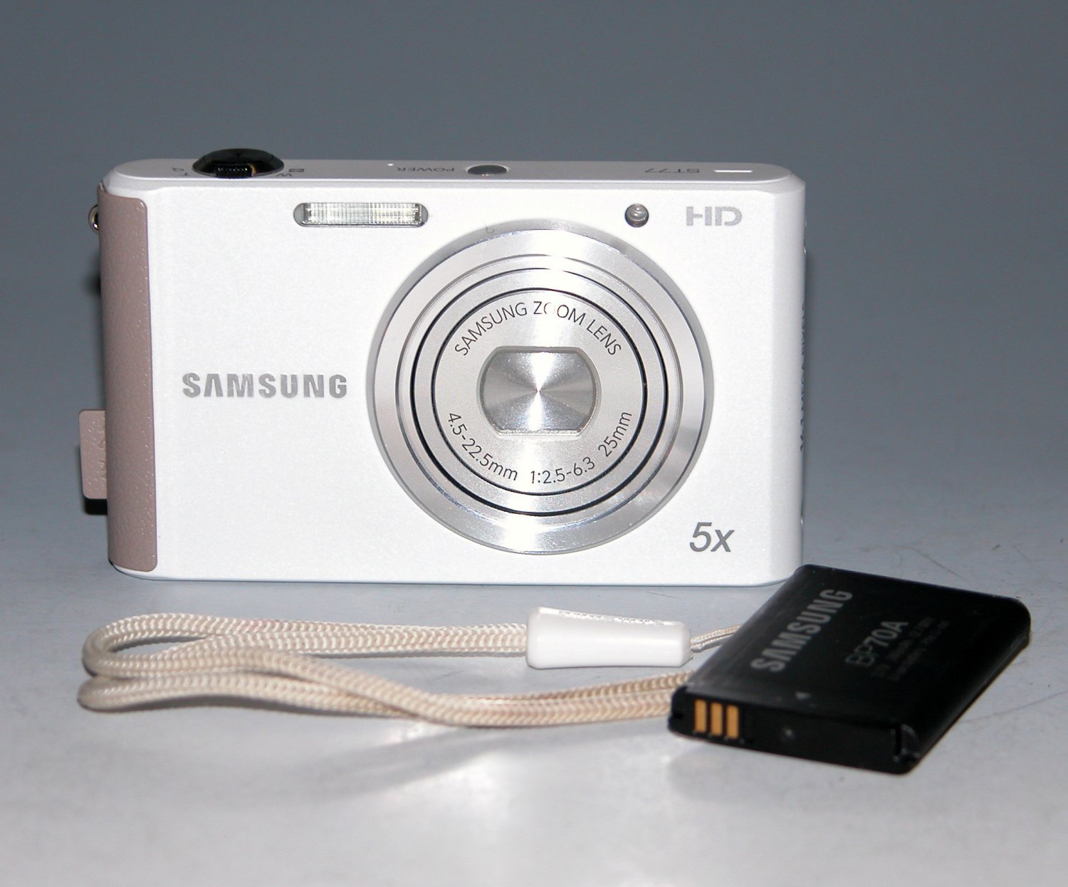 Samsung ST77 16.1 MP Digital Camera - White