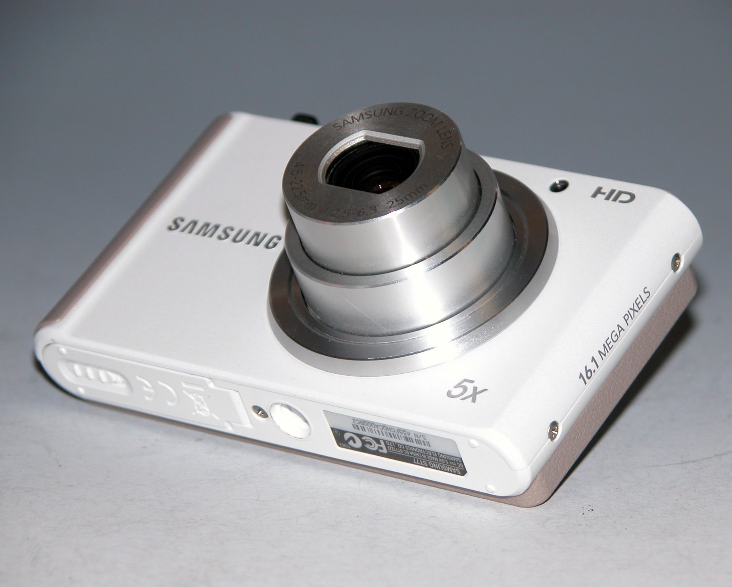 Samsung ST77 16.1 MP Digital Camera - White