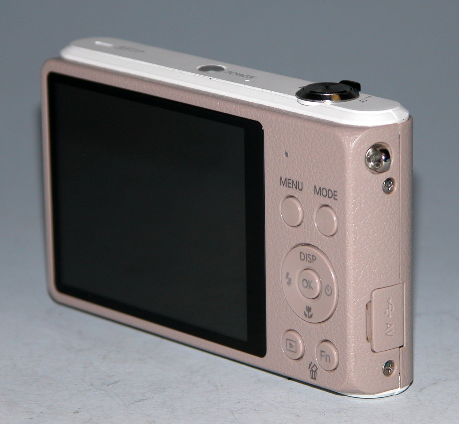 Samsung ST77 16.1 MP Digital Camera - White
