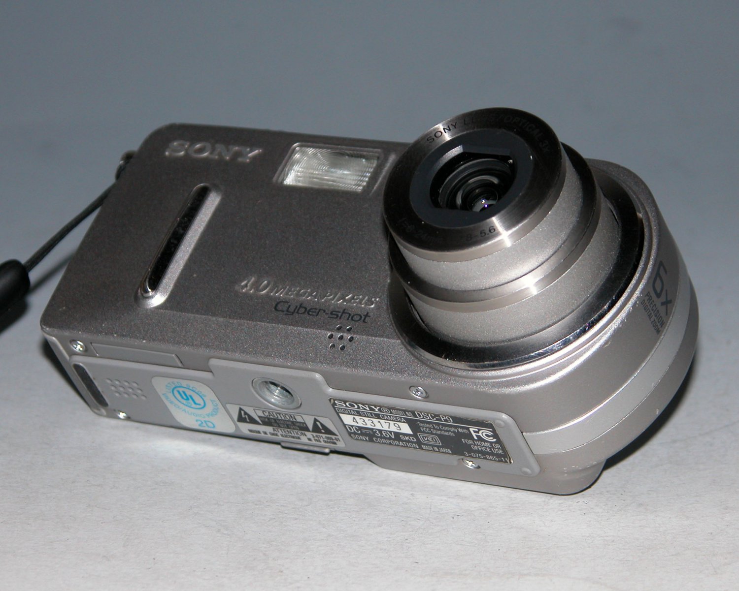 Sony Cyber-shot DSC-P9 4.0MP Digital Camera - Silver #3179