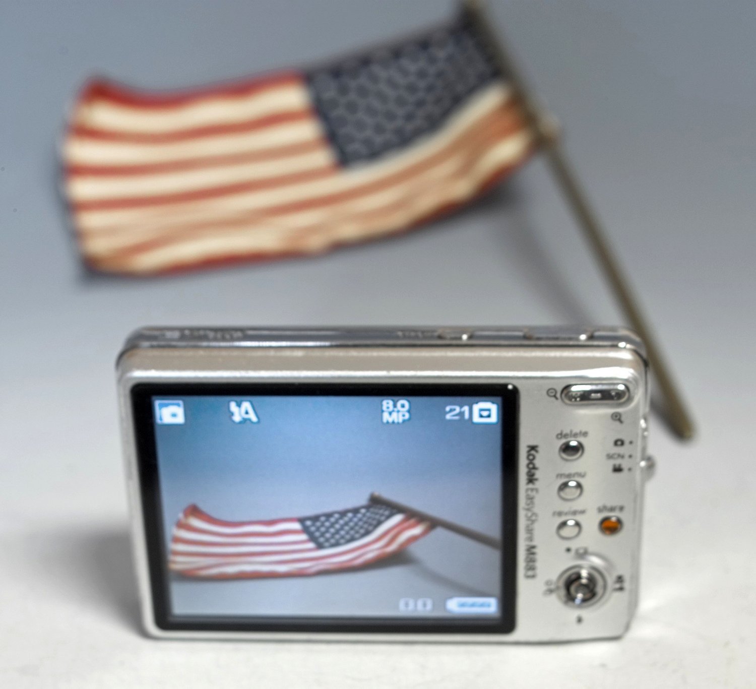 Kodak EasyShare M883 8.0MP Digital Camera - Silver #4511