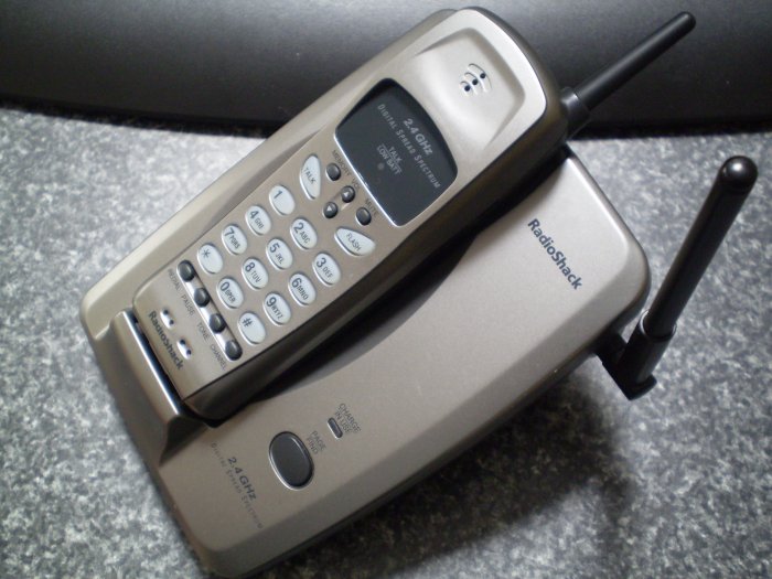 DIGITAL Spread-Spectrum Cordless Telephone with Lighted Keypad (FREE ...