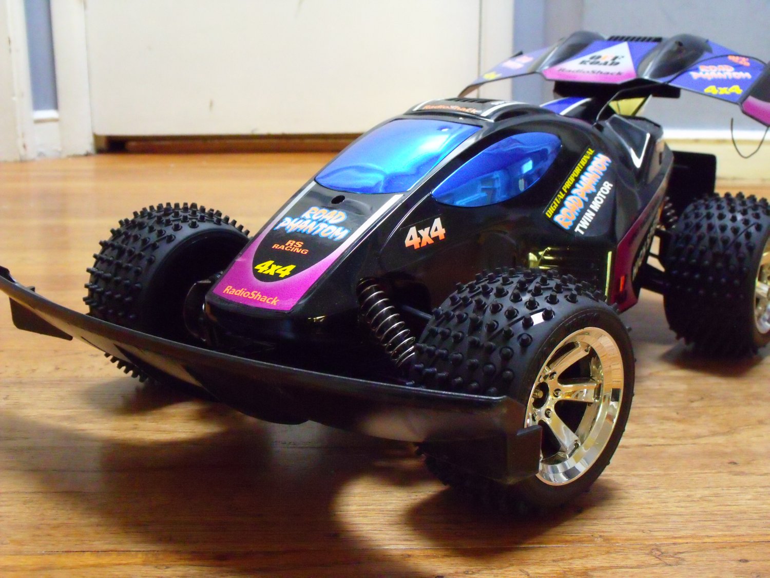 Radio controlled 4WD 'Road Phantom' racing buggy