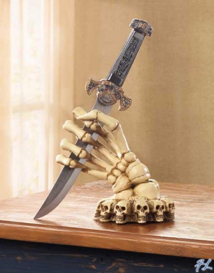 SKELETON HAND AND DAGGER - 36301