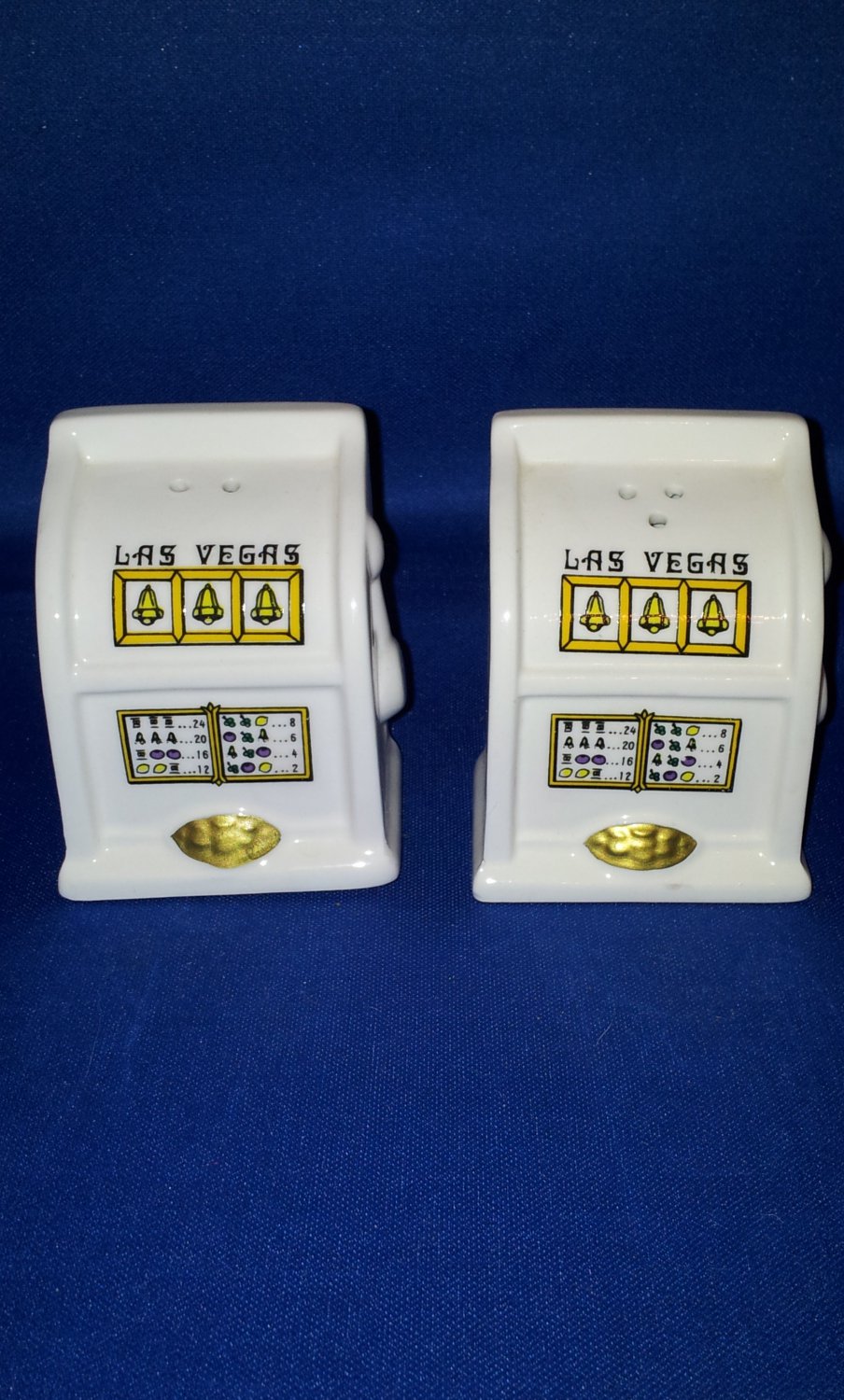 VINTAGE SALT AND PEPPER SHAKERS SET LAS VEGAS SLOT MACHINES