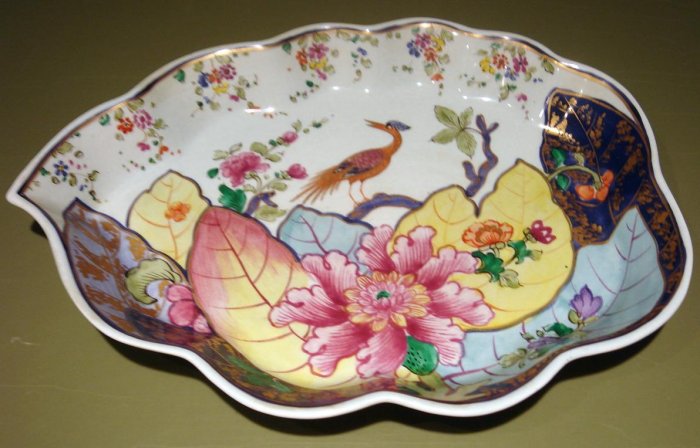 Mottahedeh Tobacco Leaf Pattern Decorative Pottery Dish