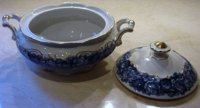 Schumann Bavaria HEIRLOOM Round Covered Vegetable Bowl Blue & White ...