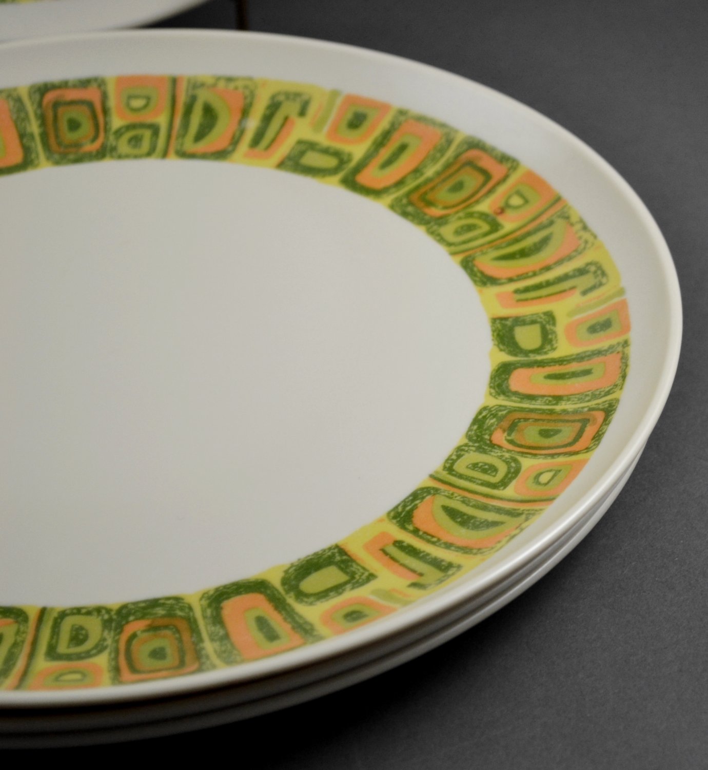 Set of 4 Royalon Melmac Vintage Dinner Plates Inca Pattern