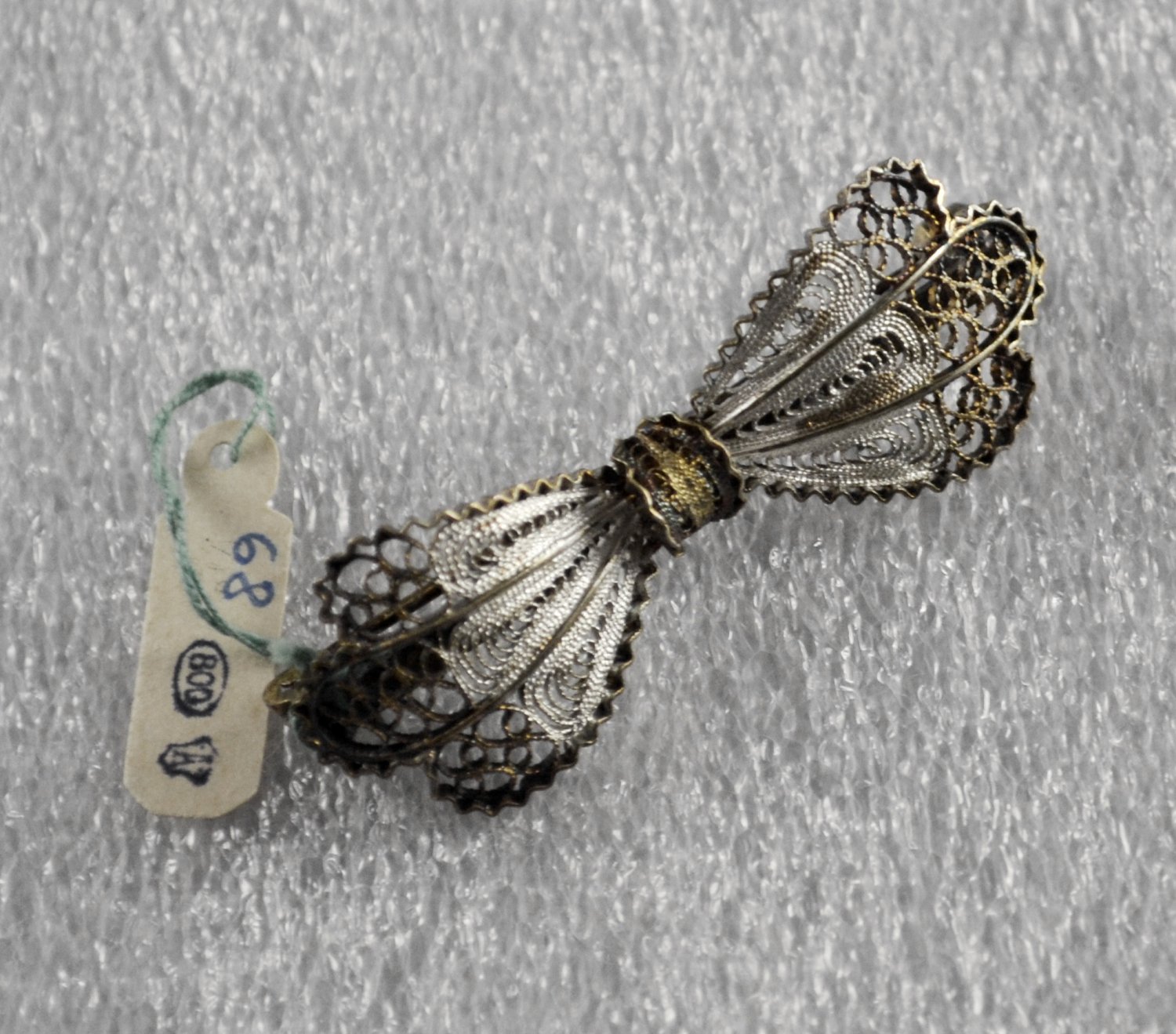800 Silver Filigree Ribbon Bow Pin w/ White Enamel Vintage Italian Jewelry